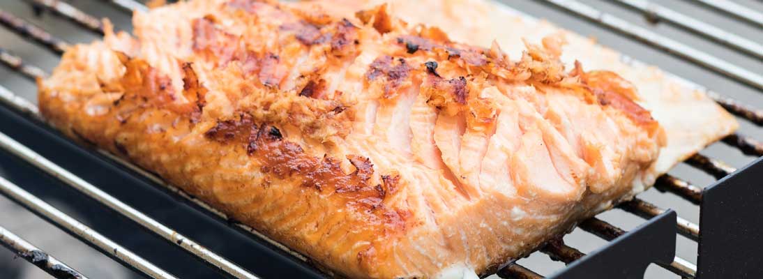 Zalm op de bbq, bereiden op verschillende manieren.