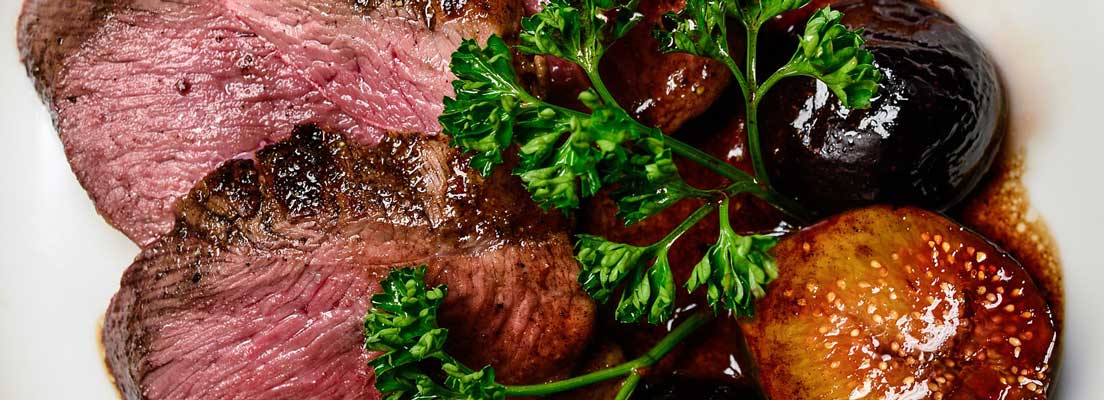 Eend op de bbq, meestal een stukje eendenborsfilet.